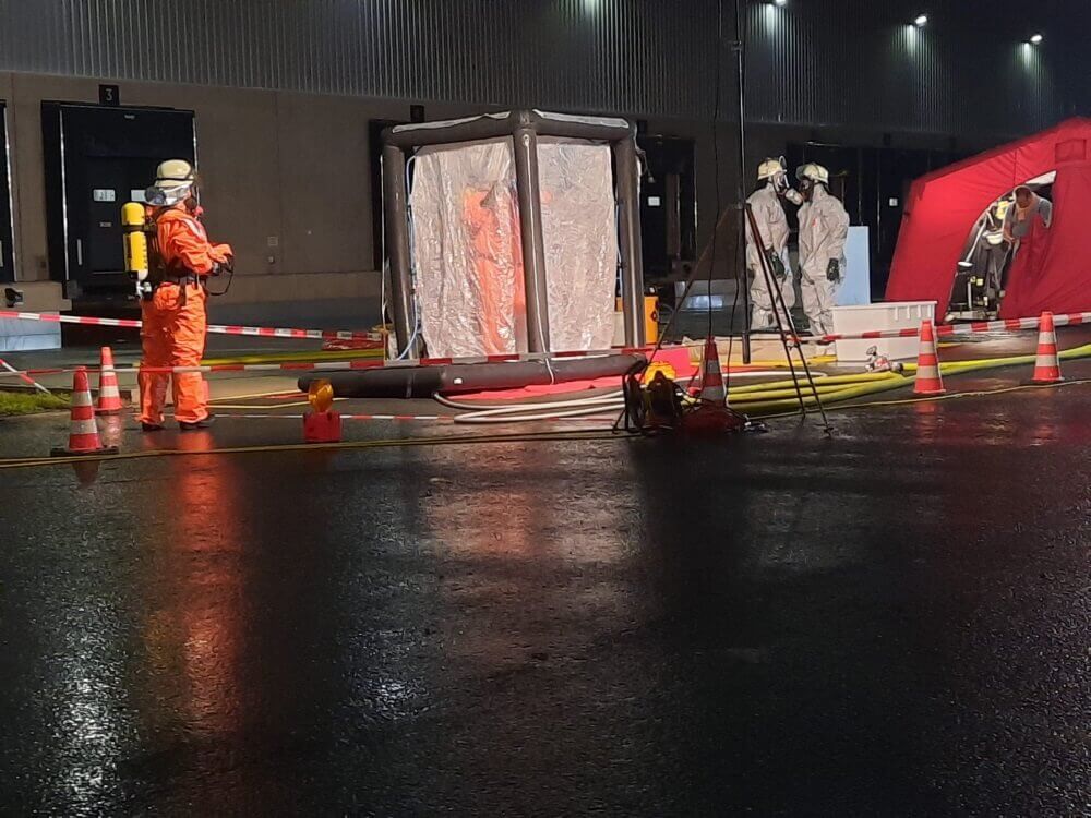 ABC-Einsatz: Überörtliche Hilfe in Gewerbegebiet - feuerwehr-ub.de